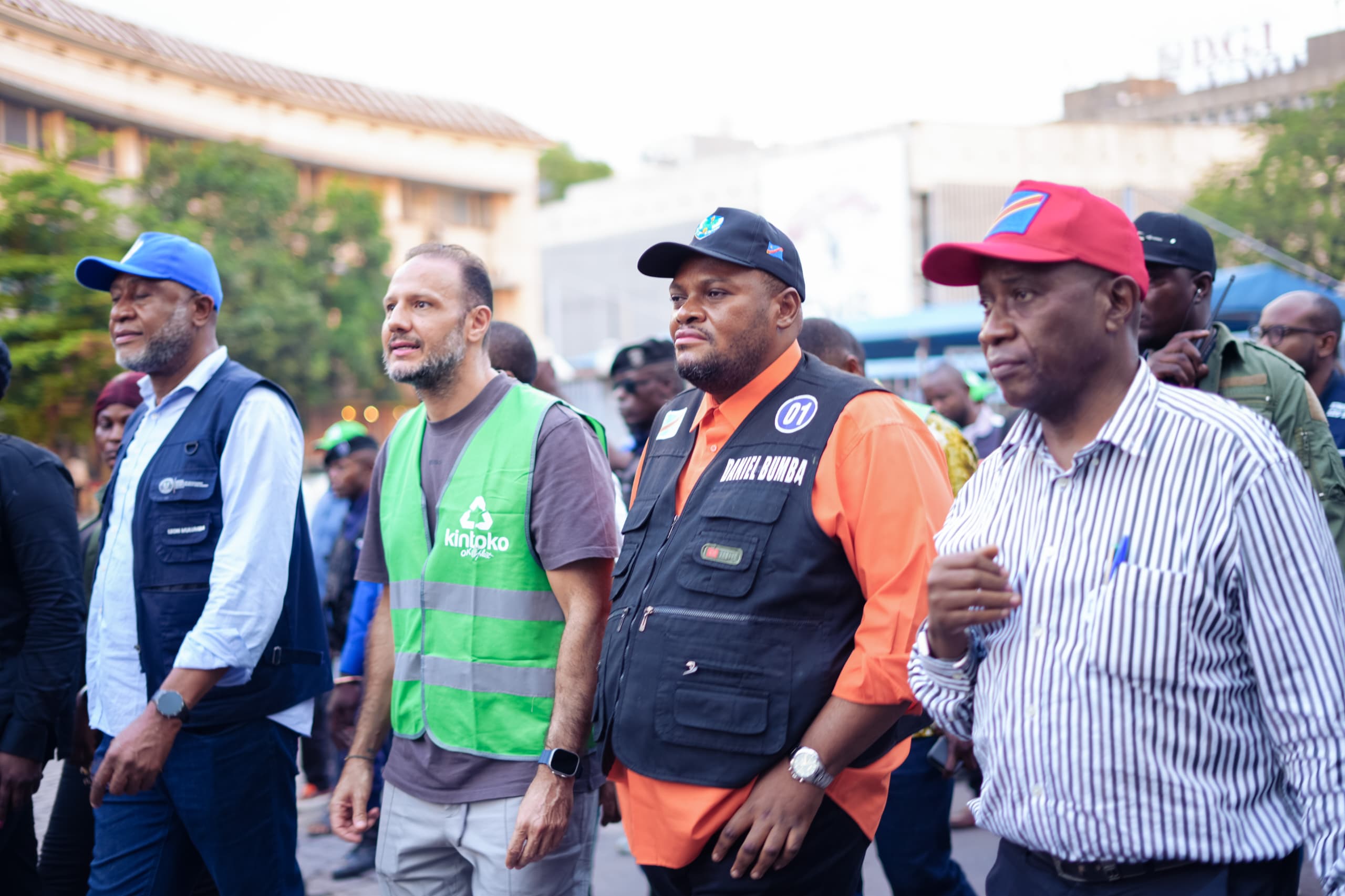 Assainissement à Kinshasa : le gouverneur Daniel Bumba réceptionne un ...